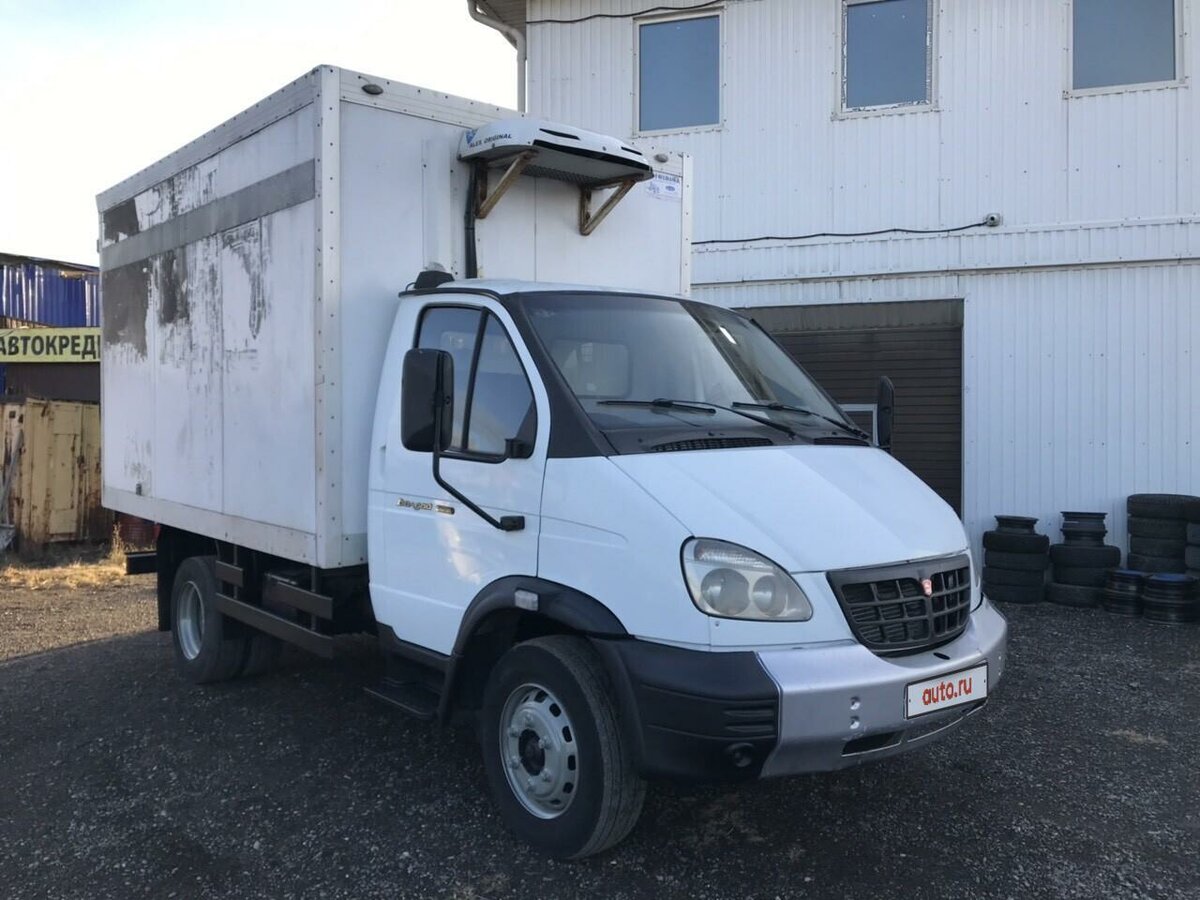 Купить б/у ГАЗ Валдай дизель механика в Красноярске: белый рефрижератор ...