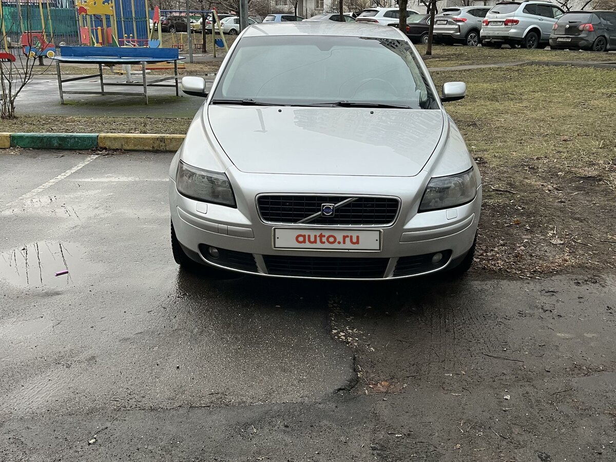 Купить б/у Volvo S40 II 1.8 MT (125 л.с.) бензин механика в Москве: серебристый Вольво S40 II ...