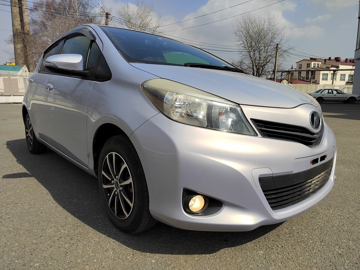 Купить б/у Toyota Vitz III (XP130) 1.0 CVT (69 л.с.) бензин вариатор в ...