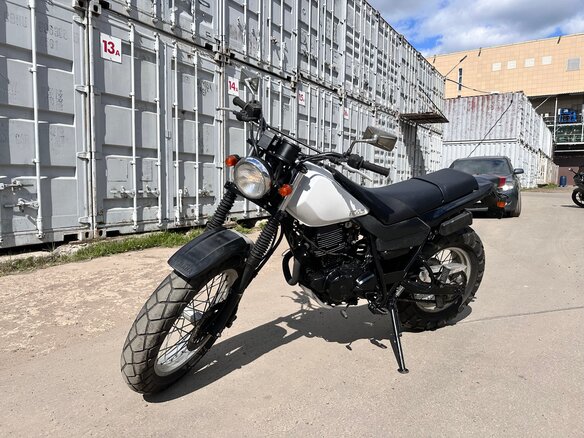 Купить б/у Yamaha TW225 карбюратор 5 передач в Бородине: белый мотоцикл повышенной проходимости ...