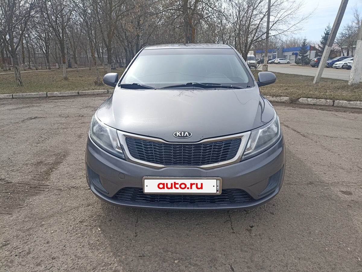 Купить б/у Kia Rio III 1.4 MT (107 л.с.) бензин механика в Нижнекамске: серый Киа Рио III седан ...