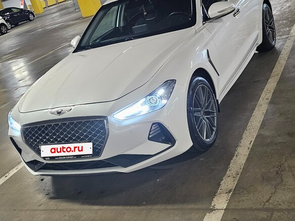 Купить б/у Genesis G70 I 2.0 AT (197 л.с.) 4WD бензин автомат в Москве: белый Генезис Г70 I ...