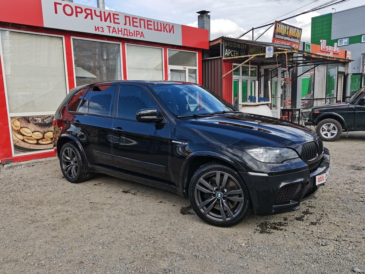 Купить б/у BMW X5 M I (E70) 4.4 AT (555 л.с.) 4WD бензин автомат в Екатеринбурге: чёрный БМВ Х5 ...