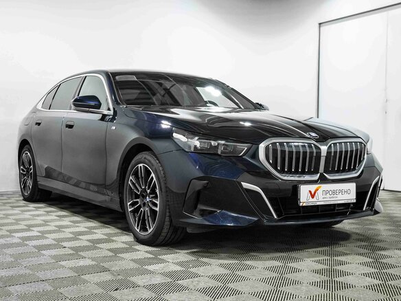 Купить б/у BMW 5 серии VIII (G60/G61/G68) 525Li 2.0 AT (190 л.с.) бензин автомат в Санкт ...