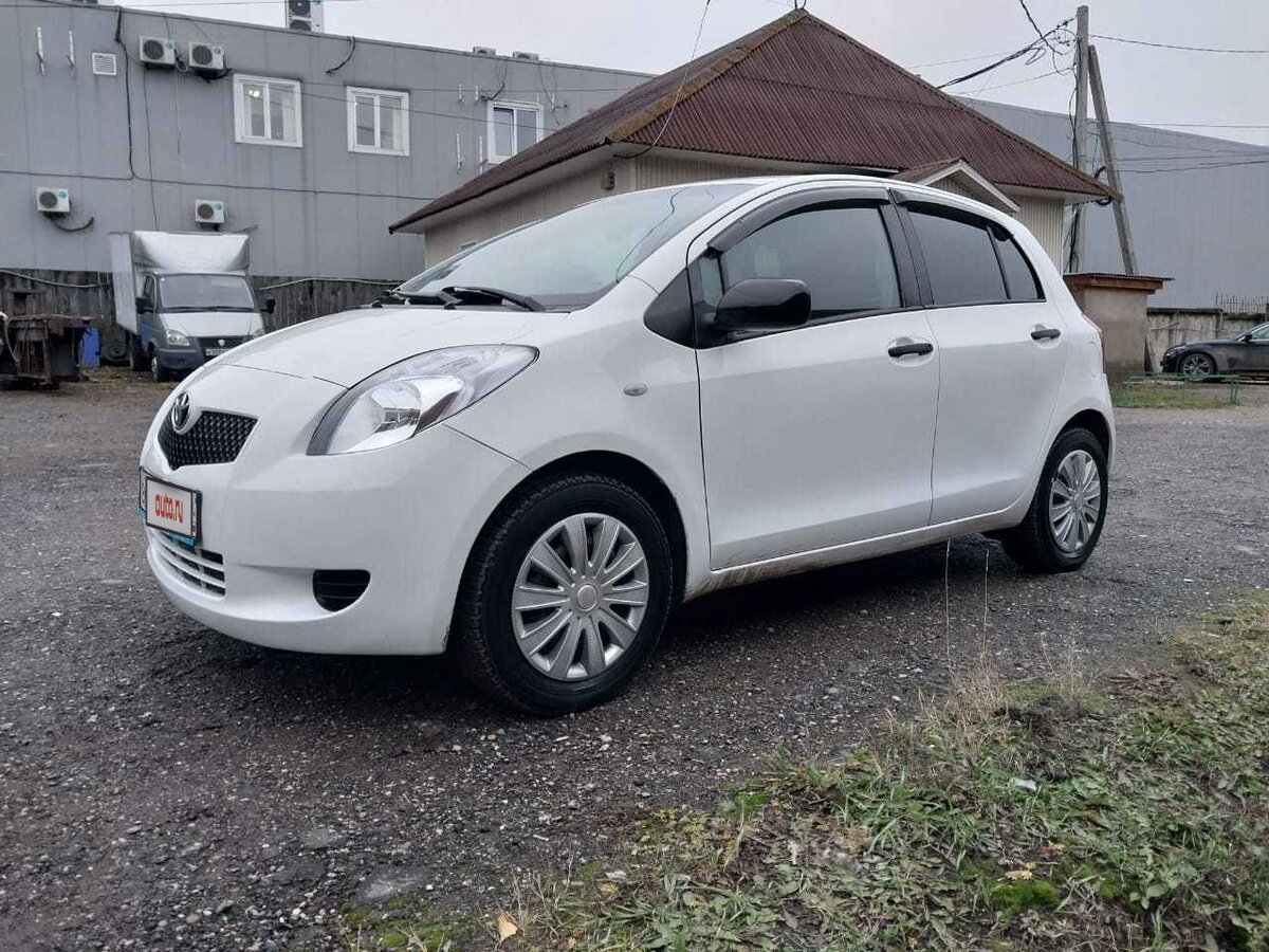 Купить б/у Toyota Yaris II 1.0 MT (69 л.с.) бензин механика в Перми ...