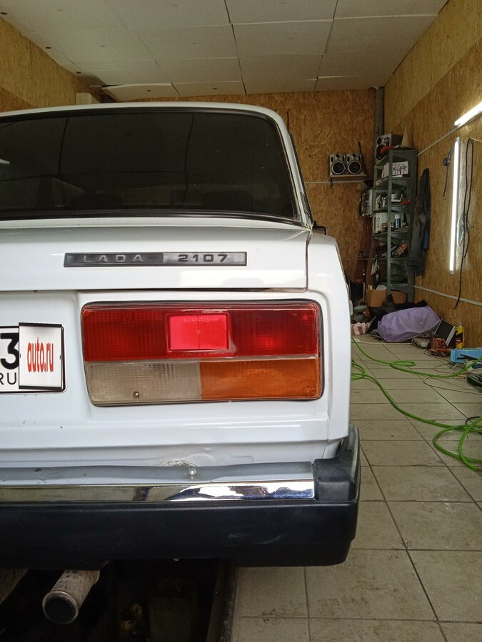 Купить б/у Lada (ВАЗ) 2107 1982-2012 1.5 MT (72 л.с.) бензин механика в Волжском: белый Лада ...