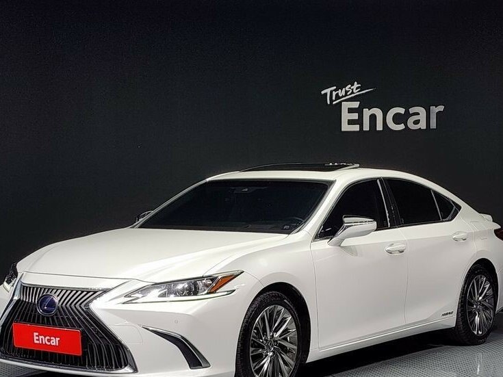 Купить б/у Lexus ES VI Рестайлинг 300h 2.5hyb CVT (161 л.с.) гибрид ...