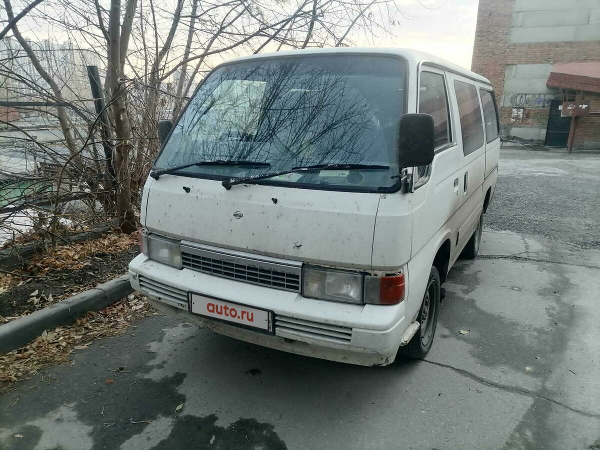 Купить б/у Nissan Caravan III (E24) 2.7d MT (85 л.с.) дизель механика в Новосибирске: белый ...
