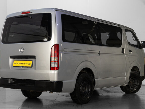 Купить б/у Toyota HiAce H200 Рестайлинг 3.0d MT (144 л.с.) 4WD дизель ...
