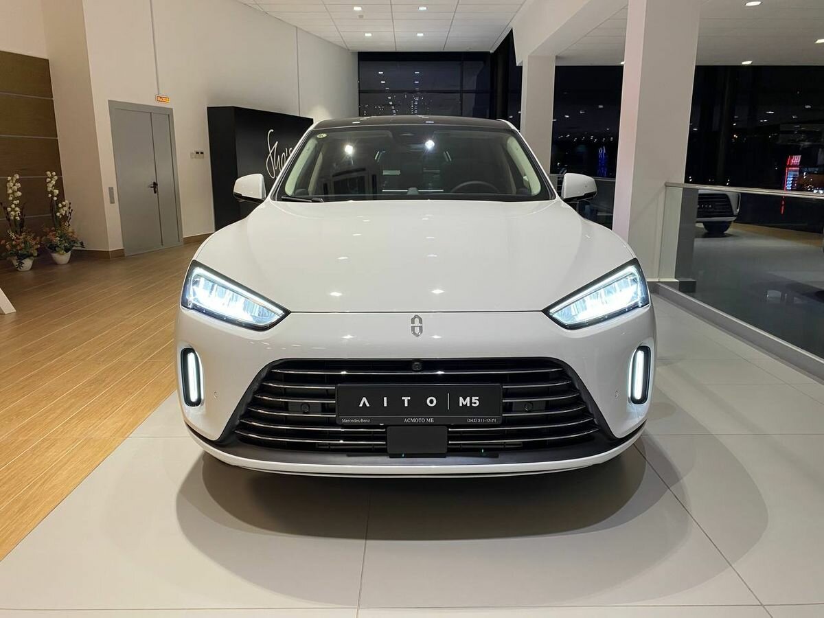 Купить новый Aito M5 I 1.5hyb AT (496 л.с.) 4WD гибрид автомат в Екатеринбурге: белый Аито м5 I ...