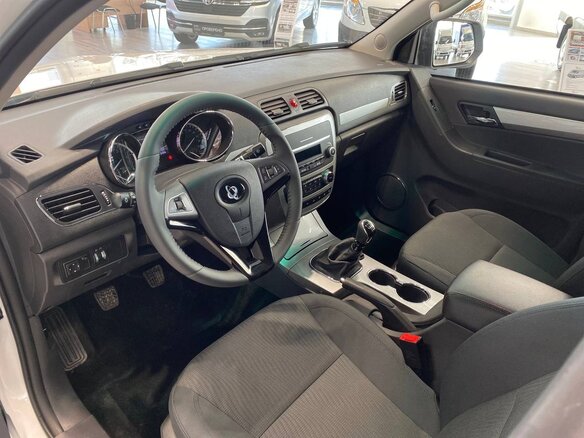 Купить новый Sollers ST6 2023-2024 2.0 MT (176 л.с.) 4WD бензин механика в Казани: белый Соллерс ...