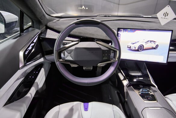 Купить б/у HiPhi Z 2022-н.в. 120 kWh Electro AT (494 кВт) 4WD электро автомат в Москве: серый ...