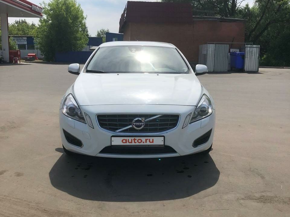 Купить б/у Volvo S60 II 1.6 AMT (180 л.с.) бензин робот в Щёлково: белый Вольво S60 II седан ...