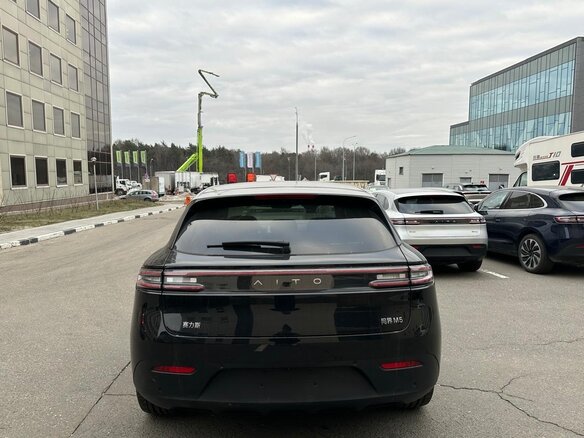 Купить б/у Aito M5 I 1.5hyb AT (272 л.с.) гибрид автомат в Москве: чёрный Аито м5 I внедорожник ...