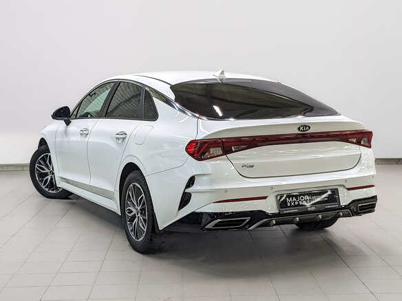 Купить б/у Kia K5 III 2.5 AT (194 л.с.) бензин автомат в Москве: белый Киа к5 III седан 2020 ...