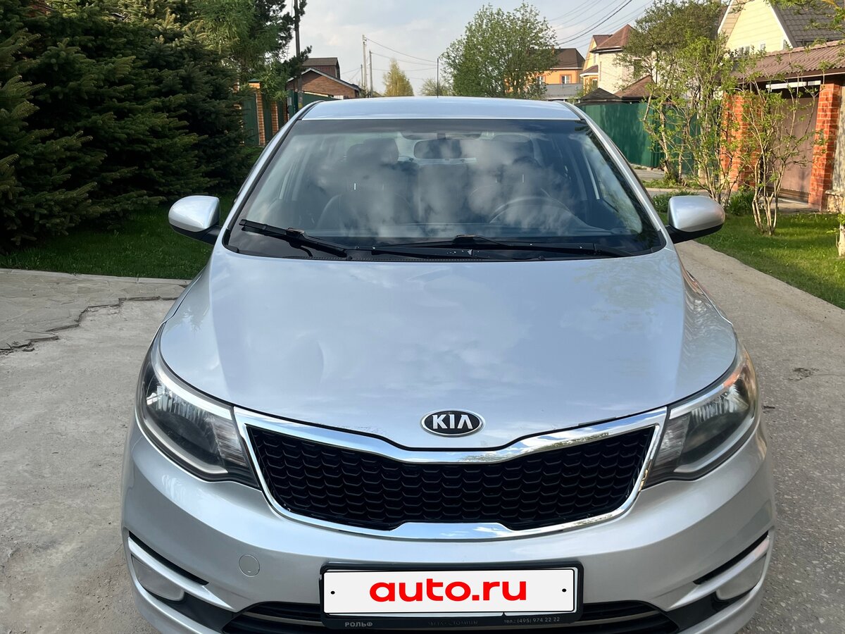 Купить б/у Kia Rio III 1.4 MT (107 л.с.) бензин механика в Подольске: серебристый Киа Рио III ...