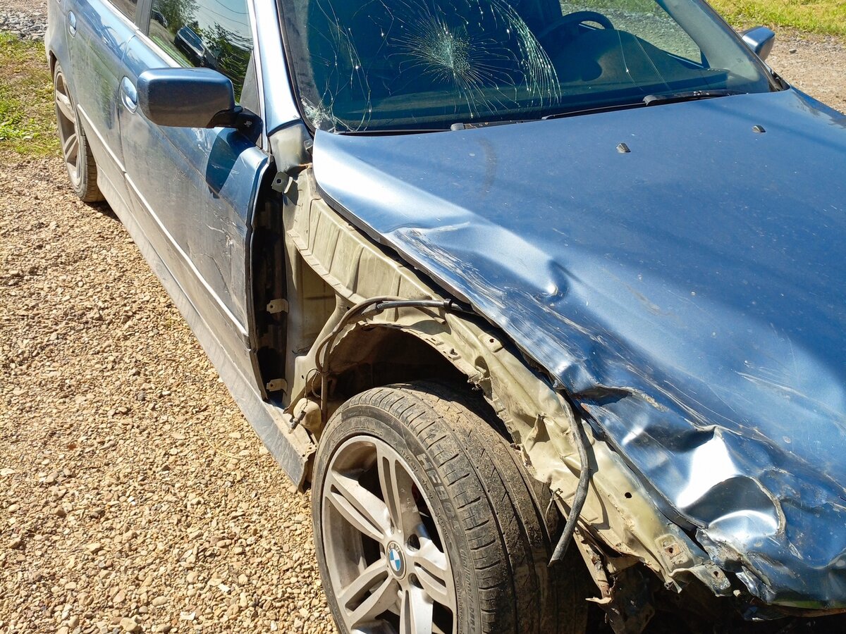 Купить б/у BMW 5 серии IV (E39) 523i 2.5 MT (170 л.с.) бензин механика в Уфе: серый БМВ 5 серии ...