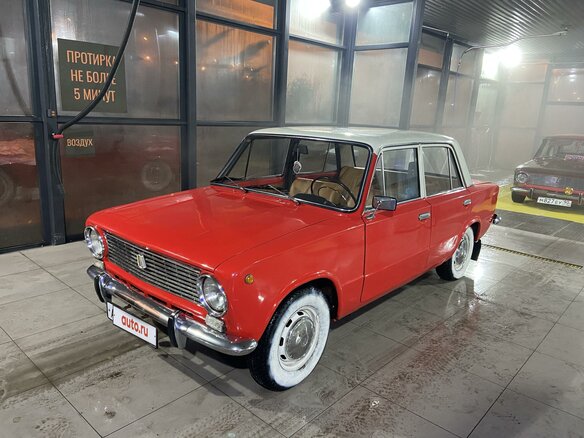 Купить б/у Lada (ВАЗ) 2101 1970-1988 1.2 MT (64 л.с.) бензин механика в Москве: красный Лада ...