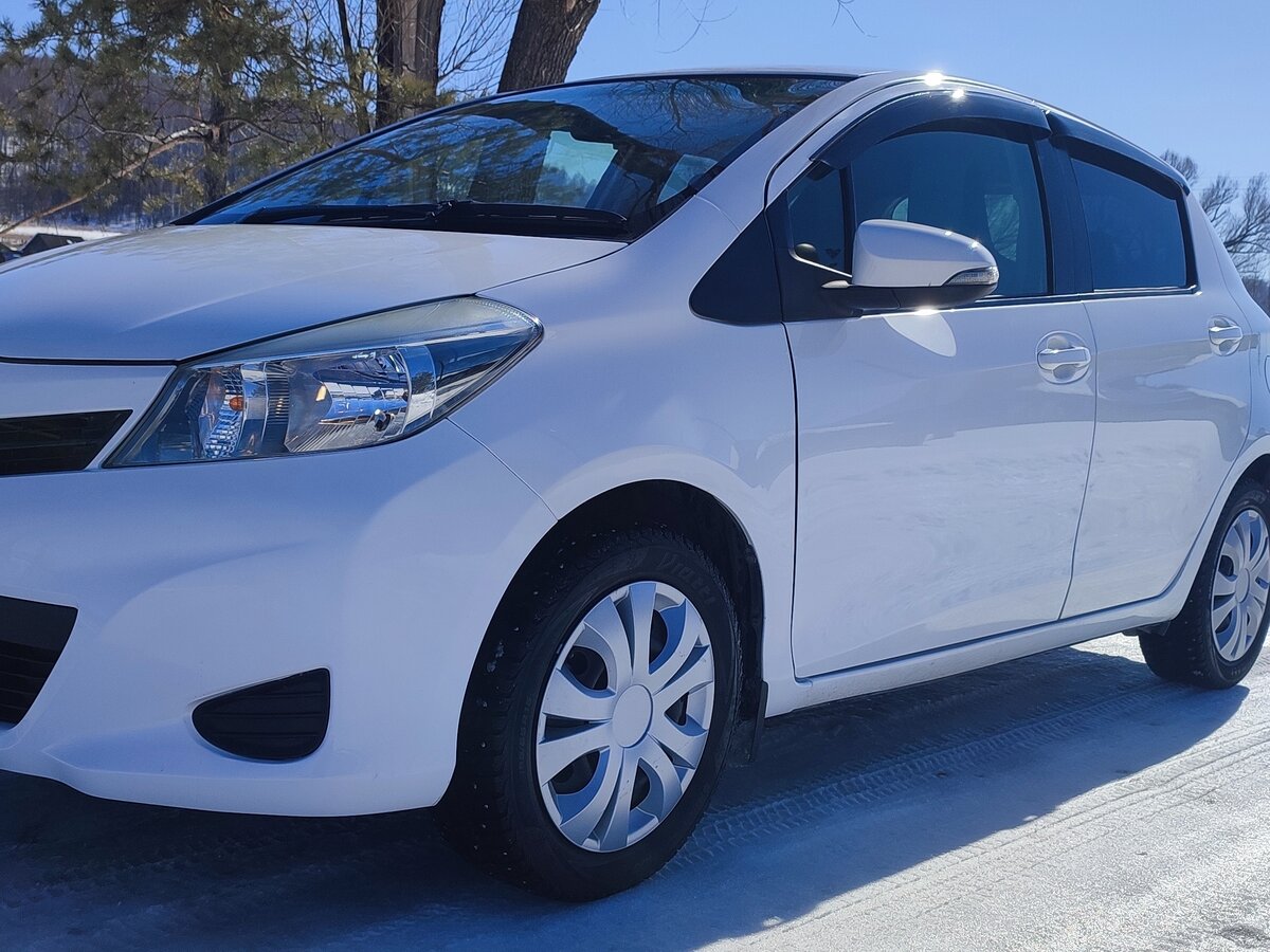 Купить б/у Toyota Vitz III (XP130) 1.0 CVT (69 л.с.) бензин вариатор в ...
