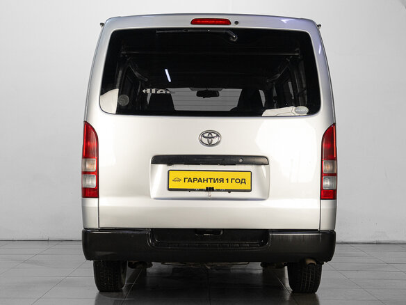 Купить б/у Toyota HiAce H200 Рестайлинг 3.0d MT (144 л.с.) 4WD дизель ...
