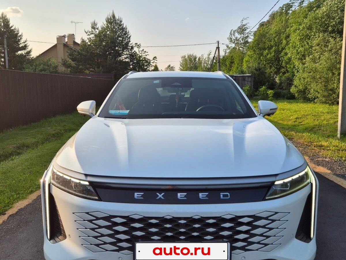 Купить б/у Exeed RX 2023-2025 2.0 AMT (249 л.с.) 4WD бензин робот в Москве: белый Эксид ЭрИкс ...