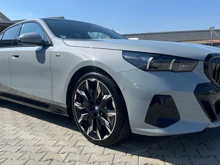 Купить б/у BMW 5 серии VIII (G60/G61/G68) 540d xDrive 3.0d AT (303 л.с ...