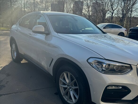 Купить б/у BMW X4 II (G02) 20i 2.0 AT (184 л.с.) 4WD бензин автомат в Москве: белый БМВ Х4 II ...