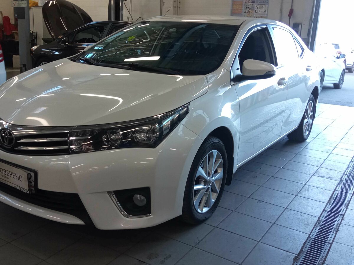 Купить б/у Toyota Corolla XI (E160, E170, E180) 1.6 CVT (132 л.с.) бензин вариатор в Санкт ...