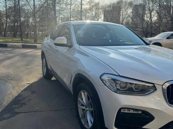 Купить б/у BMW X4 II (G02) 20i 2.0 AT (184 л.с.) 4WD бензин автомат в Москве: белый БМВ Х4 II ...