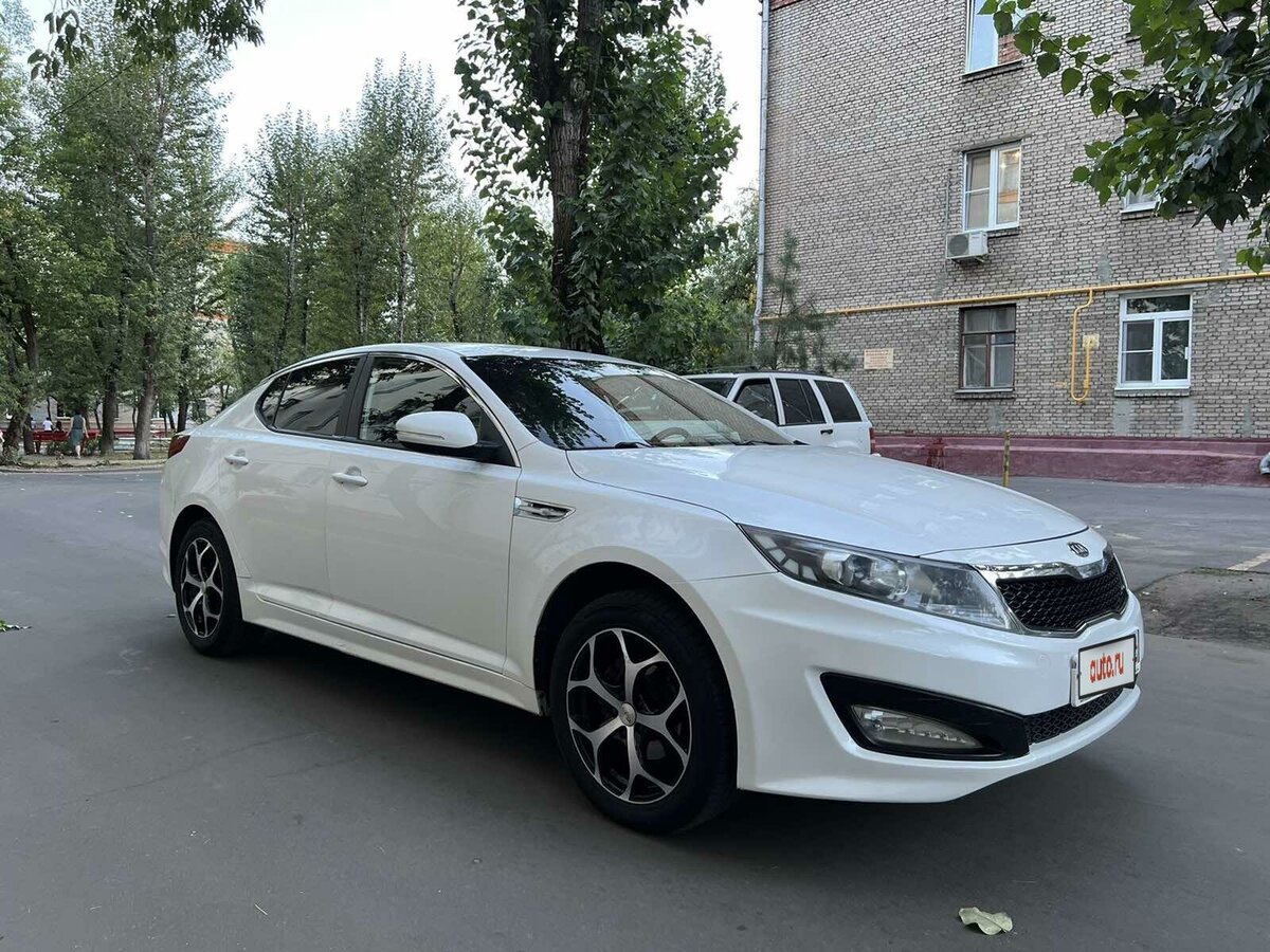 Купить б/у Kia K5 I 2.0 AT (165 л.с.) бензин автомат в Москве: белый Киа к5 I седан 2011 года на ...