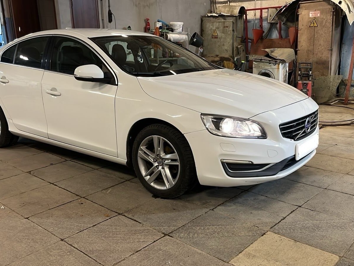 Купить б/у Volvo S60 II Рестайлинг 2.0 AT (180 л.с.) бензин автомат в Обнинске: белый Вольво S60 ...
