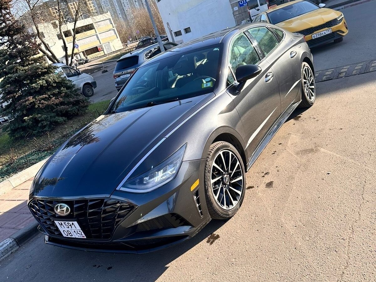 Купить б/у Hyundai Sonata VIII (DN8) 1.6 AT (183 л.с.) бензин автомат в Москве: серый Хендэ ...