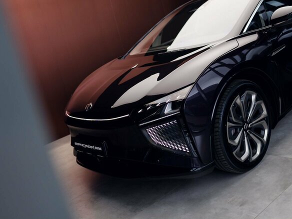 Купить новый HiPhi X 2020-2024 Electro AT (440.0 кВт) 4WD электро автомат в Москве: пурпурный ...