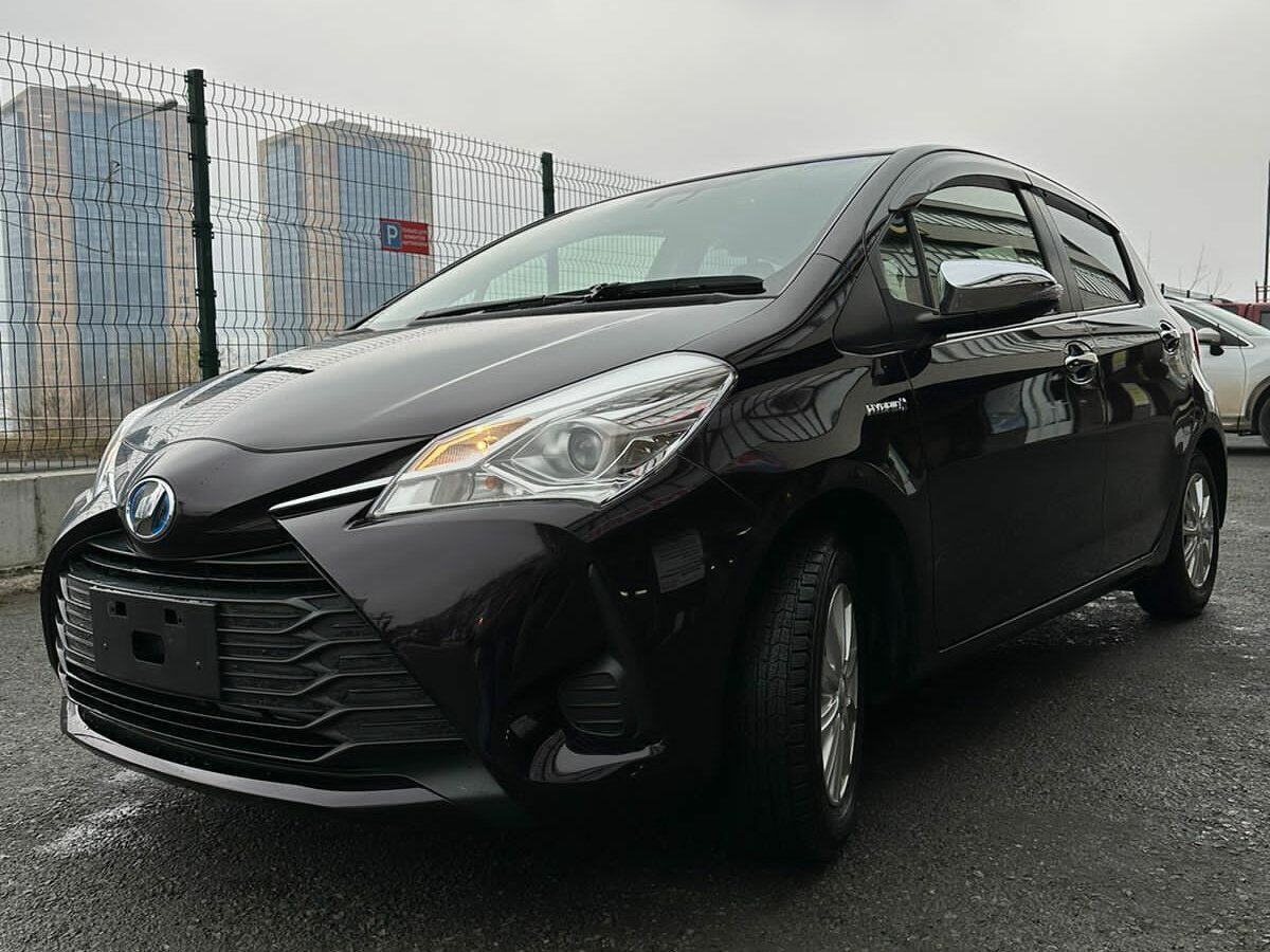 Купить б/у Toyota Vitz III (XP130) Рестайлинг 2 1.5hyb CVT (74 л.с ...