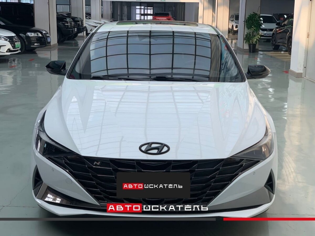 Купить б/у Hyundai Elantra VII (CN7) 1.5 CVT (115 л.с.) бензин вариатор в Уссурийске: белый ...