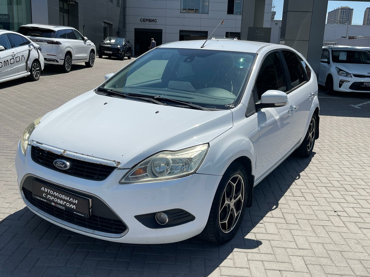 Купить б/у Ford Focus II Рестайлинг 1.6 MT (115 л.с.) бензин механика в Ростове-на-Дону: белый ...