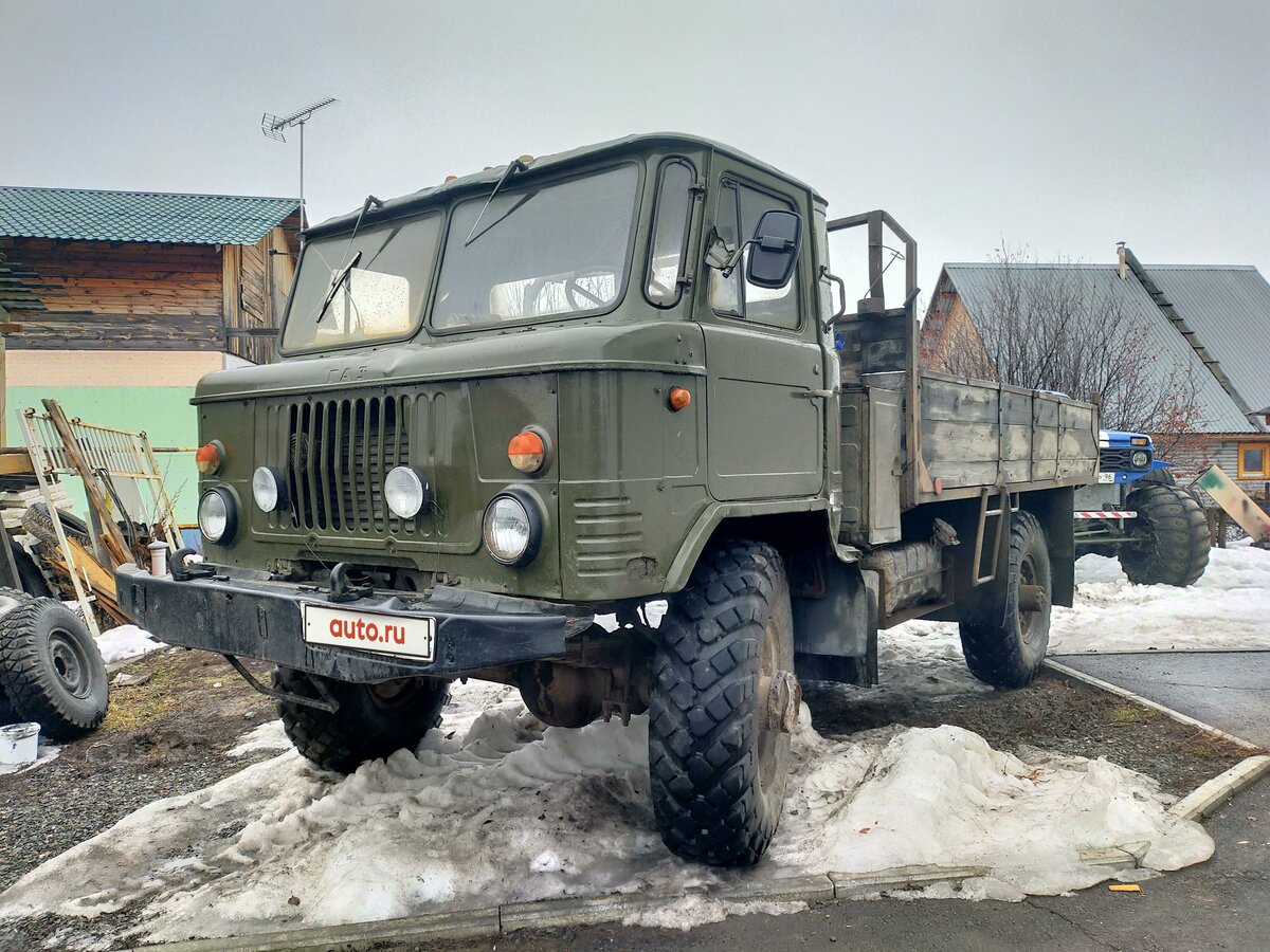 Купить б у ГАЗ 66 бензин механика в Бобровском зелёный бортовой грузовик 1978 года на Авто ру