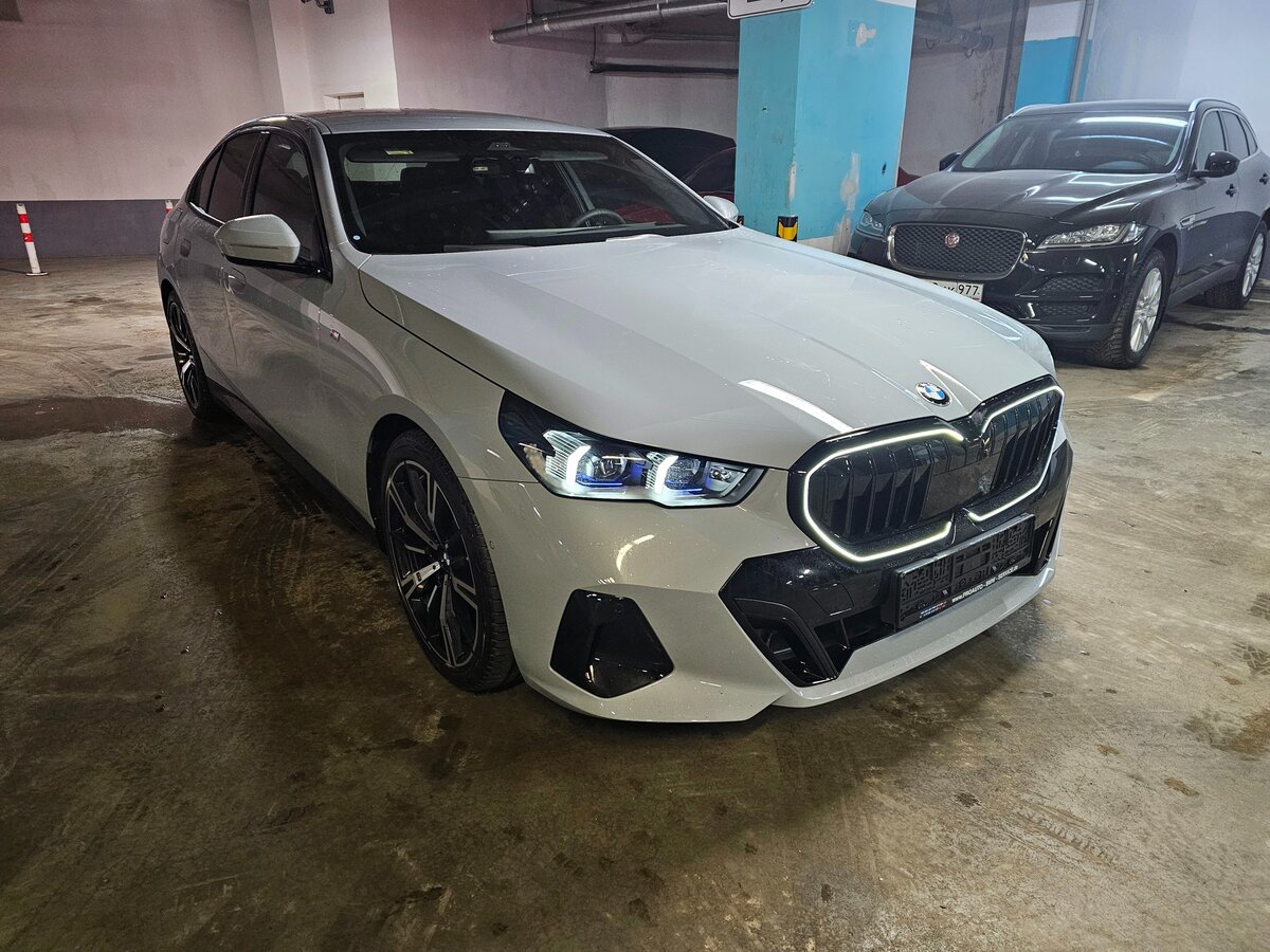 Купить б/у BMW 5 серии VIII (G60/G61/G68) 520d xDrive 2.0d AT (197 л.с.) 4WD дизель автомат в ...
