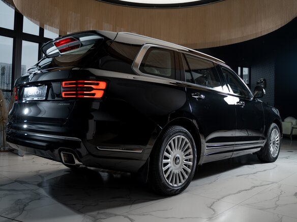 Купить б/у Aurus Komendant 2022-2025 4.4hyb AT (598 л.с.) 4WD гибрид автомат в Москве: чёрный ...