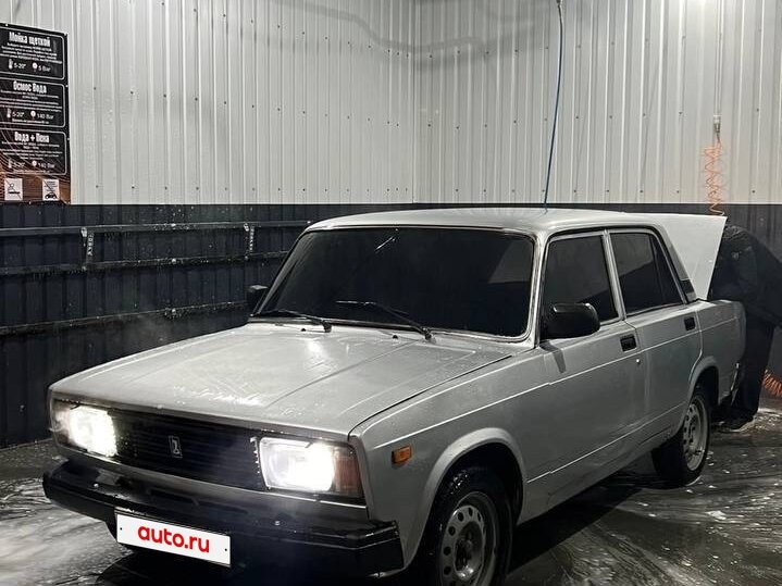 Купить б/у Lada (ВАЗ) 2105 1979-2011 1.6 MT (74 л.с.) бензин механика в Москве: серебристый Лада ...