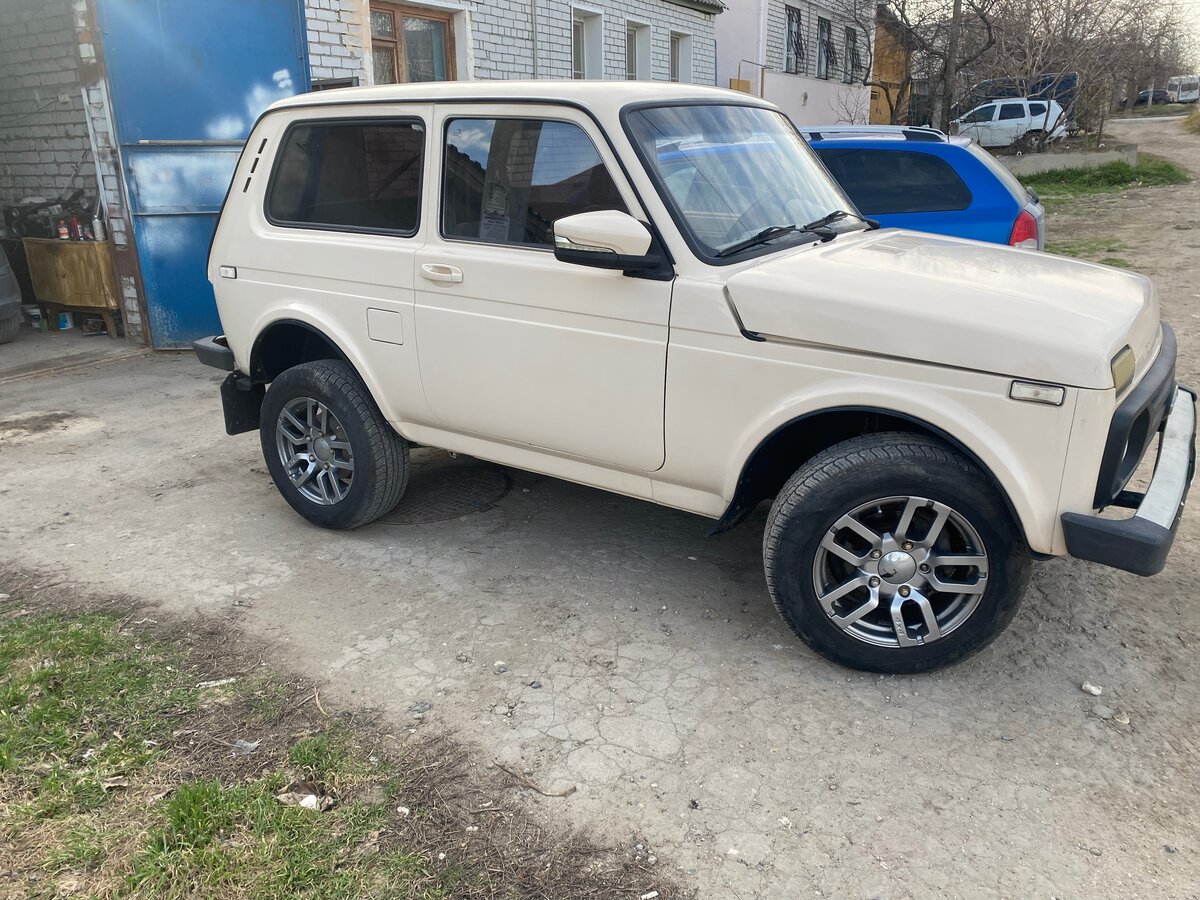 Купить б/у Lada (ВАЗ) 2121 (4x4) I 1.6 MT (80 л.с.) 4WD бензин механика в Волгограде: белый Лада ...