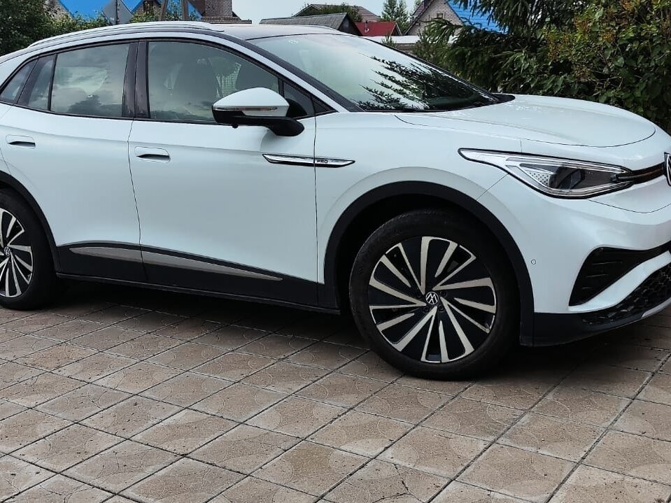 Купить б/у Volkswagen ID.4 2020-2025 X Electro AT (150.0 кВт) электро автомат в Уфе: белый ...