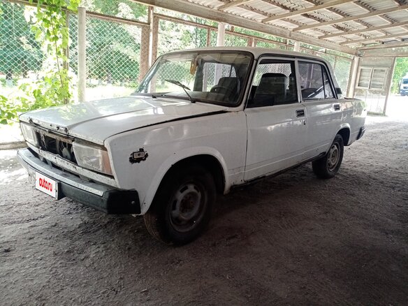 Купить б/у Lada (ВАЗ) 2107 1982-2012 1.6 MT (73 л.с.) бензин механика в Тихорецке: белый Лада ...