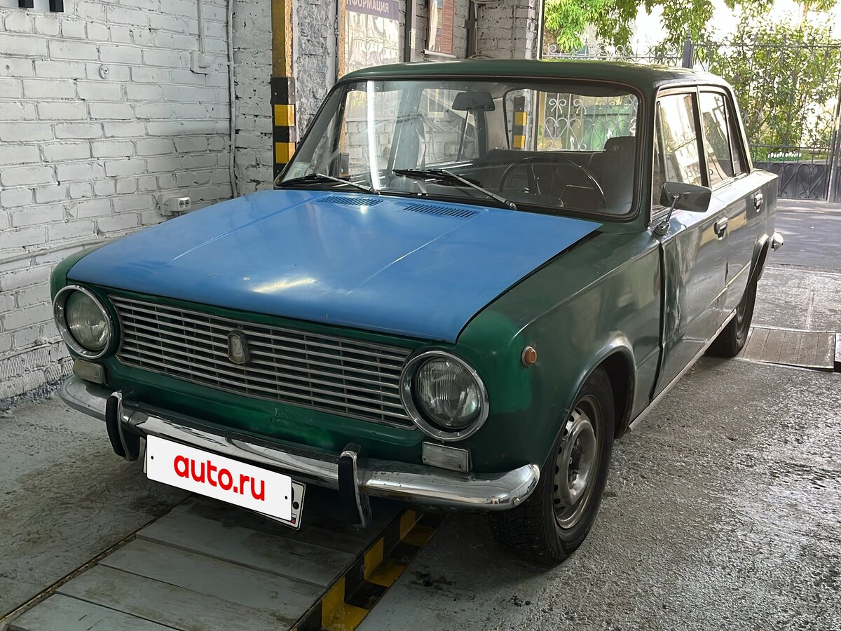 Купить б/у Lada (ВАЗ) 2101 1970-1988 1.2 MT (64 л.с.) бензин механика в Москве: зелёный Лада ...