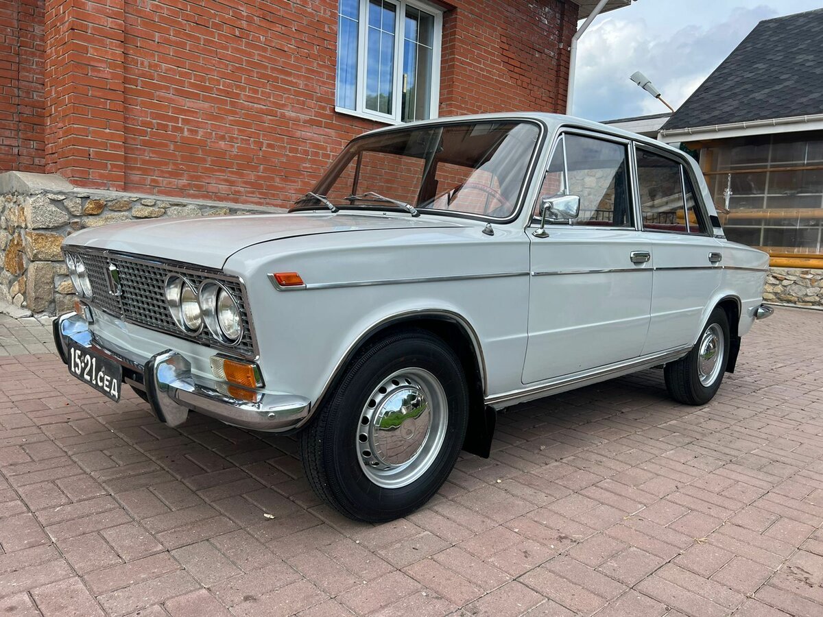 Купить б/у Lada (ВАЗ) 2103 1972-1984 1.5 MT (75 л.с.) бензин механика в Новосибирске: серый Лада ...