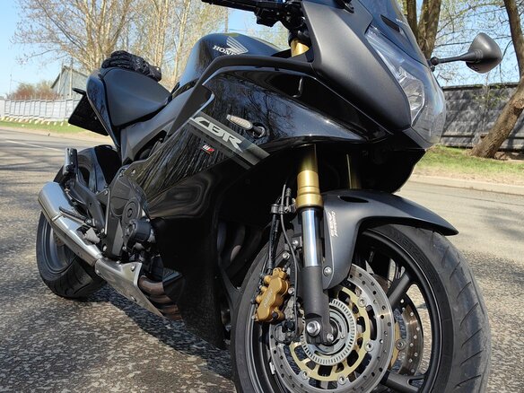 Купить б/у Honda CBR 600F инжектор 6 передач в Москве: чёрный спорт ...