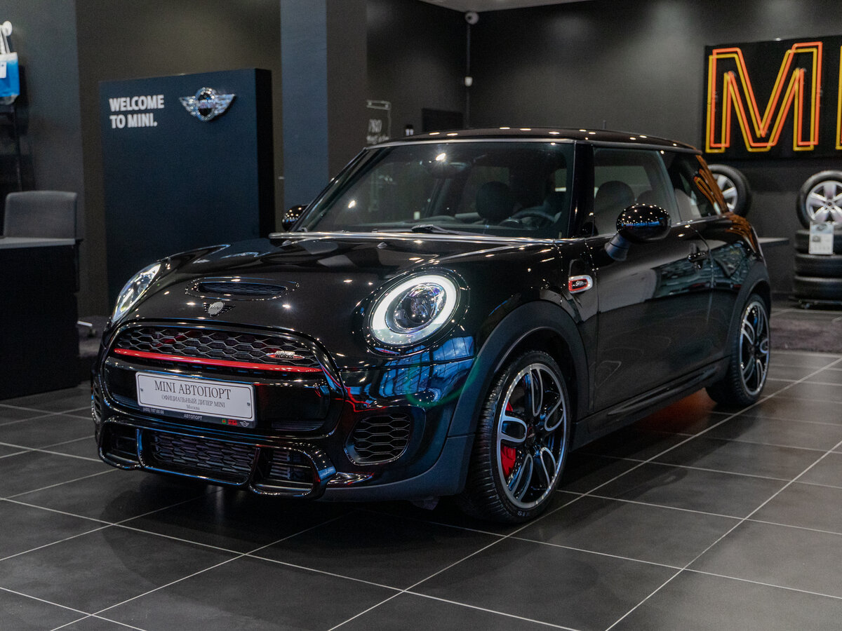 Купить б/у Mini Hatch III (F55/F56) JCW 2.0 AT (231 л.с.) бензин ...