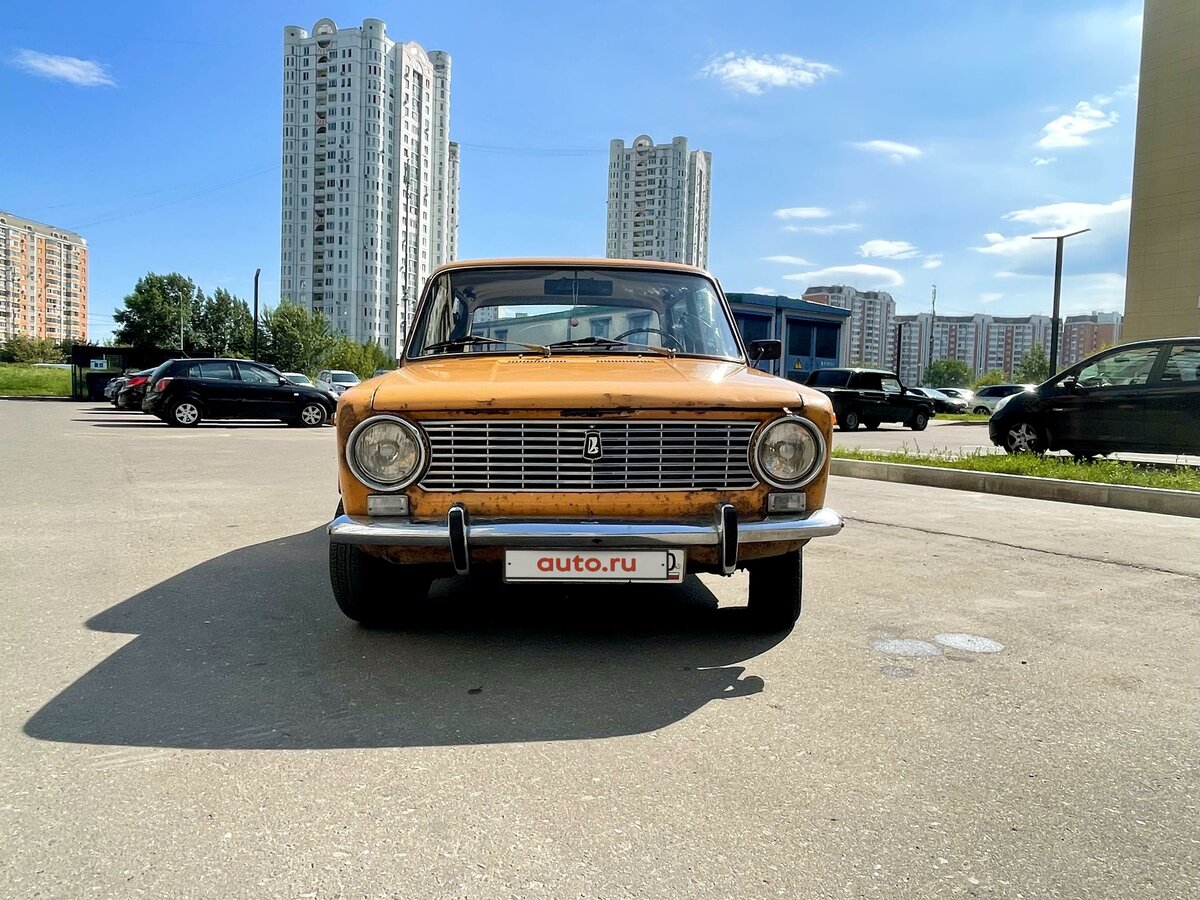 Купить б/у Lada (ВАЗ) 2101 1970-1988 1.2 MT (59 л.с.) бензин механика в Москве: золотистый Лада ...