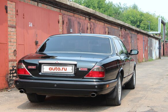 Купить б/у Daimler X300 1993-1997 Double Six 6.0 AT (318 л.с.) бензин ...
