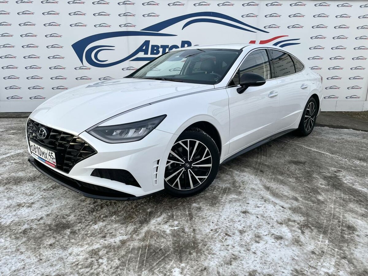 Купить б/у Hyundai Sonata VIII (DN8) 2.0 AT (160 л.с.) бензин автомат в Кургане: белый Хендэ ...